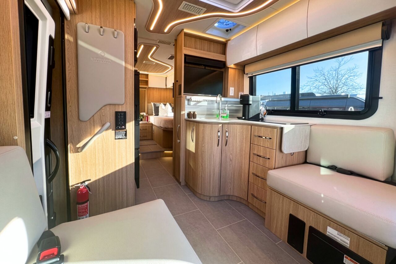 Wohnmobile Kanada, Fraserway RV: B+ Premium Travel Van | CANUSA