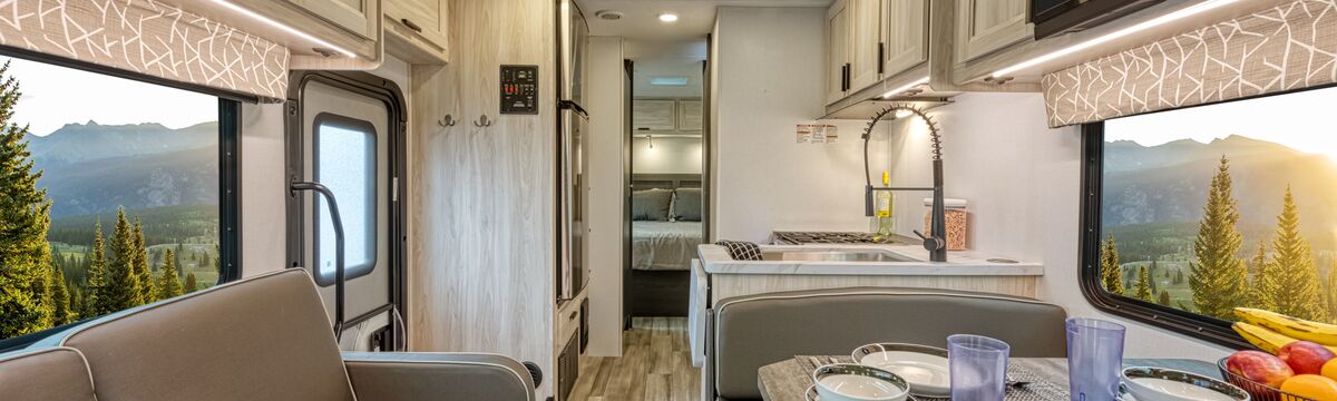 Wohnmobile USA, El Monte: Motorhome C Large (27-29 ft) | CANUSA