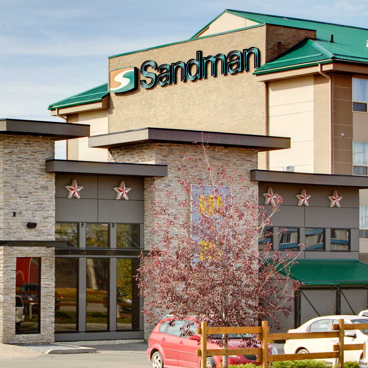 Hotel, Alberta: Sandman Hotel Calgary West | CANUSA