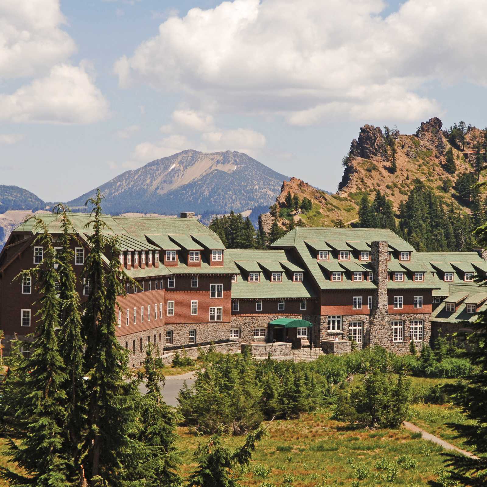 Hotel, Oregon: Crater Lake Lodge | CANUSA
