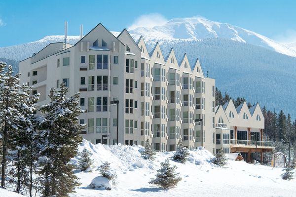 Hotel, Winter Park: Winter Park Mountain Lodge | CANUSA